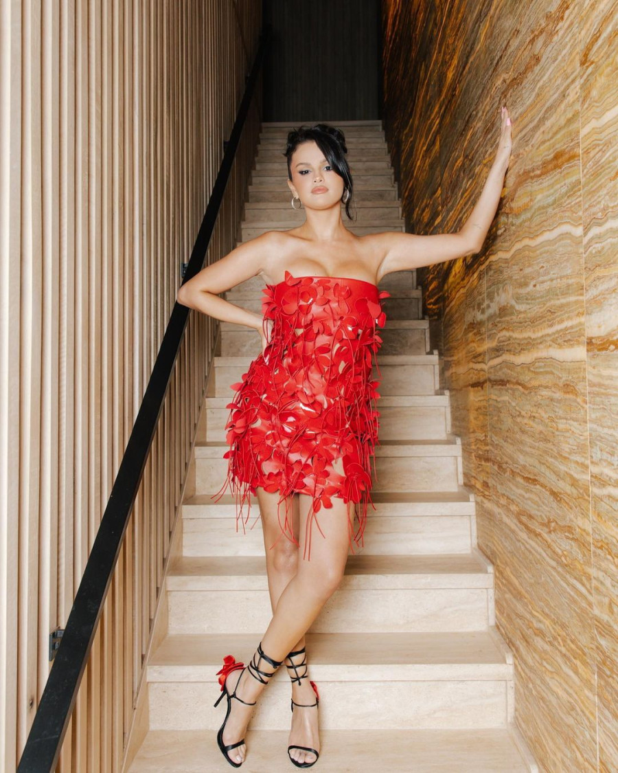 Selena Gomez Rocks Red Dress Selena Gomez Rocks Red Dress